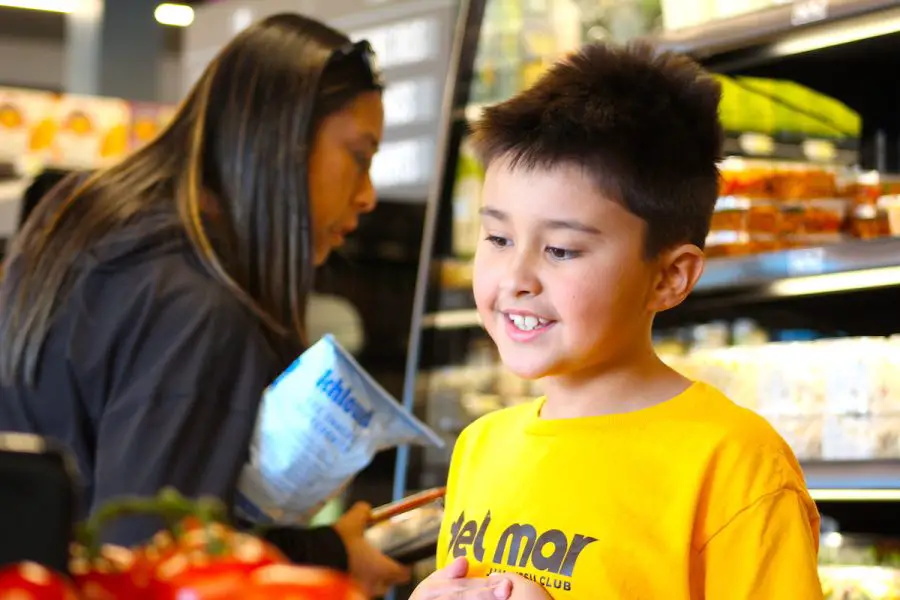 Valley Farm Market opens grocery, restaurant combo at Del Mar Plaza ...